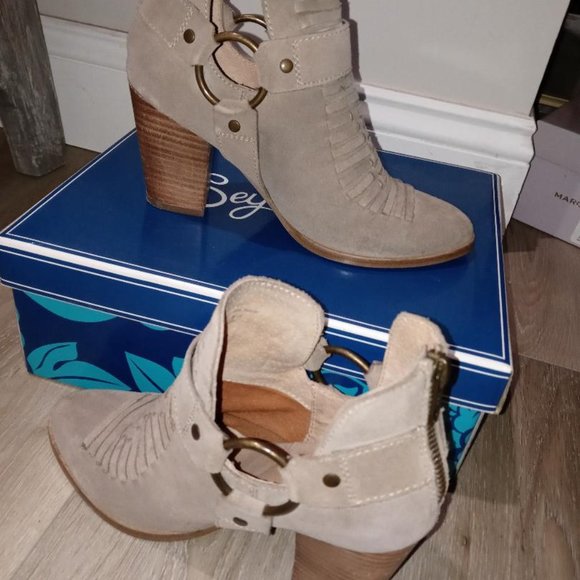 Seychelles | Shoes | Seychelles Impossible Sand Booties Size 6 | Poshmark